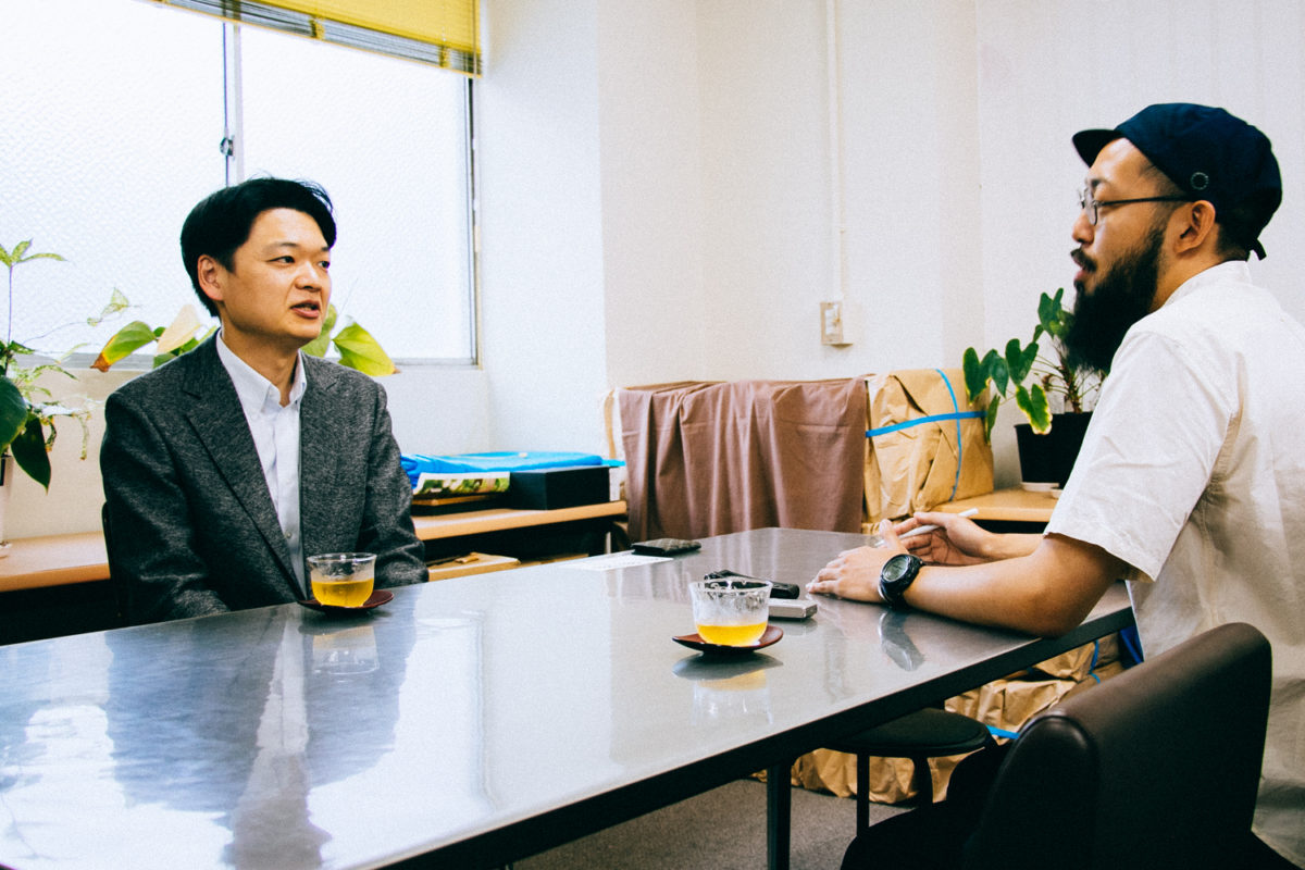 本屋を続けるのはほぼ不可能な時代。「長崎書店」は131年目をどう生き残るのか？ - イーアイデム「ジモコロ」